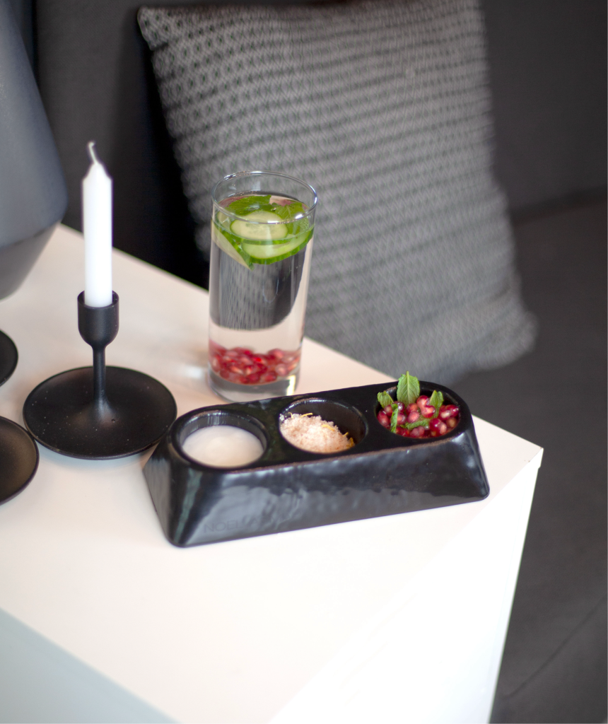 Signature Treatment Dish in Onyx/Black - Spa Supply Solutions